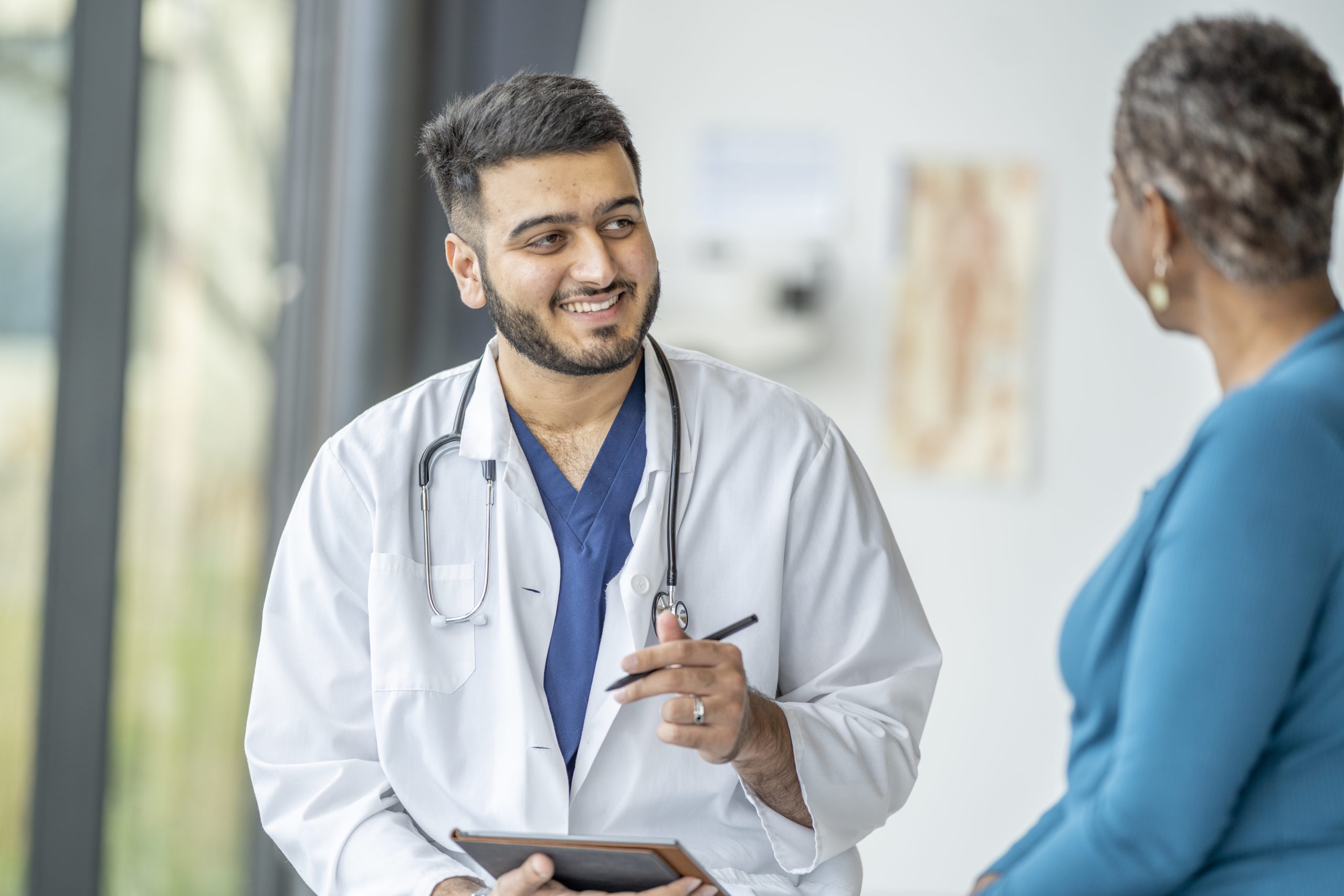 Bli kjent med Qaiser, vikarlege Dedicare Doctor- friheten som ...
